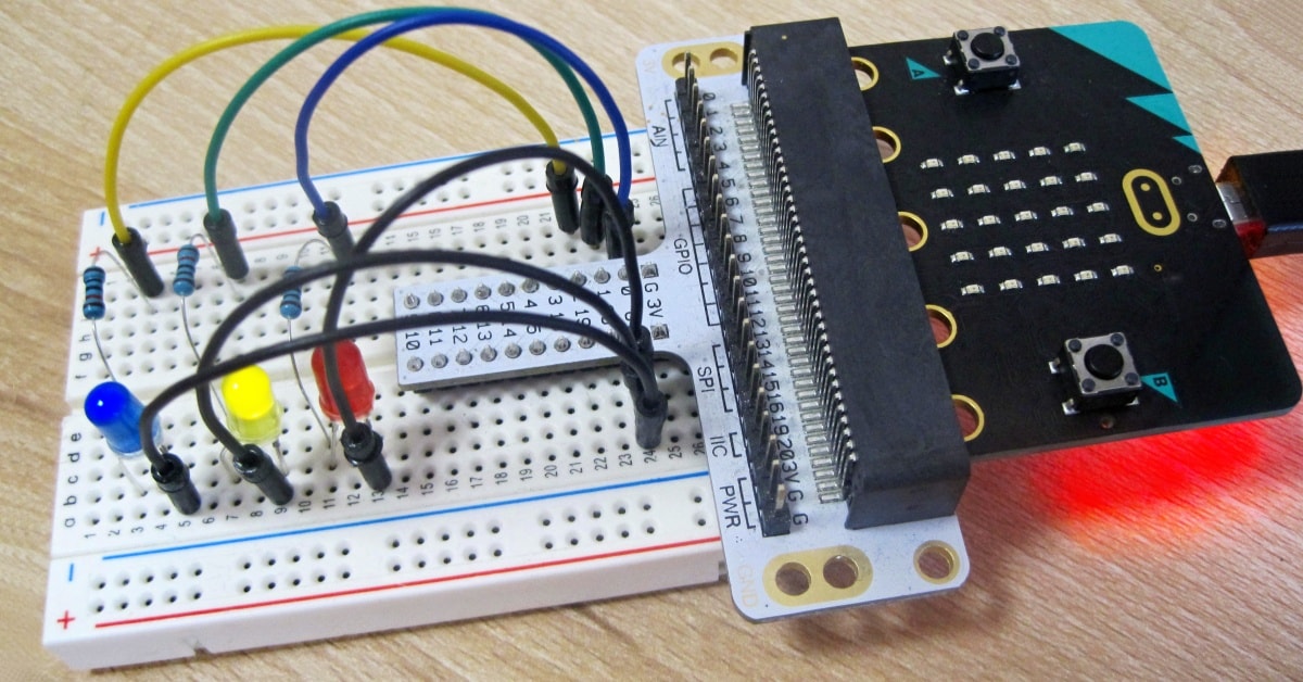 1. český BBC micro:bit Starter kit - blikání LED - Bastlírna HWKITCHEN